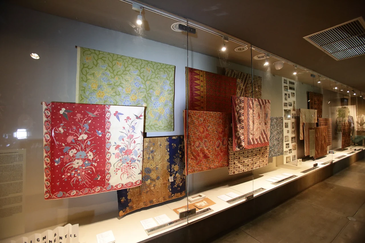EXHIBITIONS | Jim Thompson Art Center
